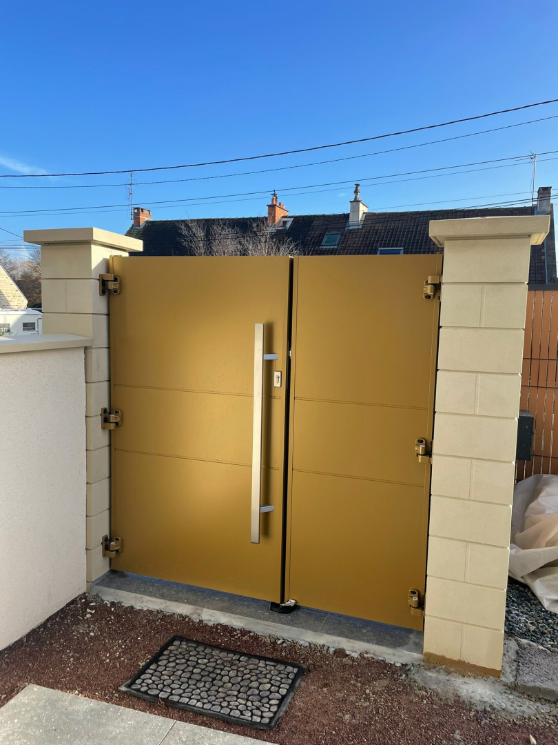 Installation d'un portillon dans le secteur de Caen